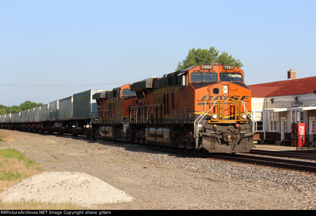 BNSF 7882 rips on a EB Z train!